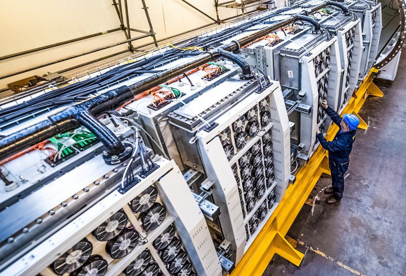 Microsoft Tests Self-Sustaining Underwater Data Center [Video] – TechAcute