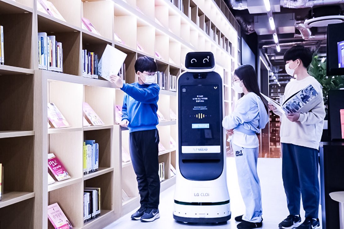 How LG CLOi Robots Could Enhance Service Experience